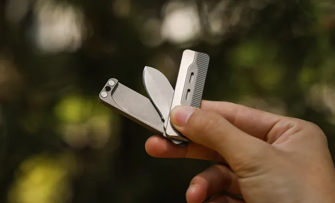 Tactical power bank with detachable batteries | KICKSTARTECH